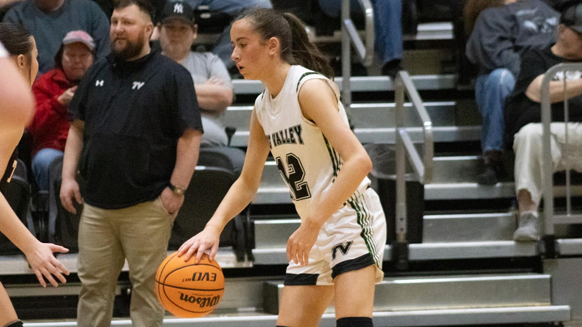 Lady Panthers open tourney with win - The Mountain Citizen