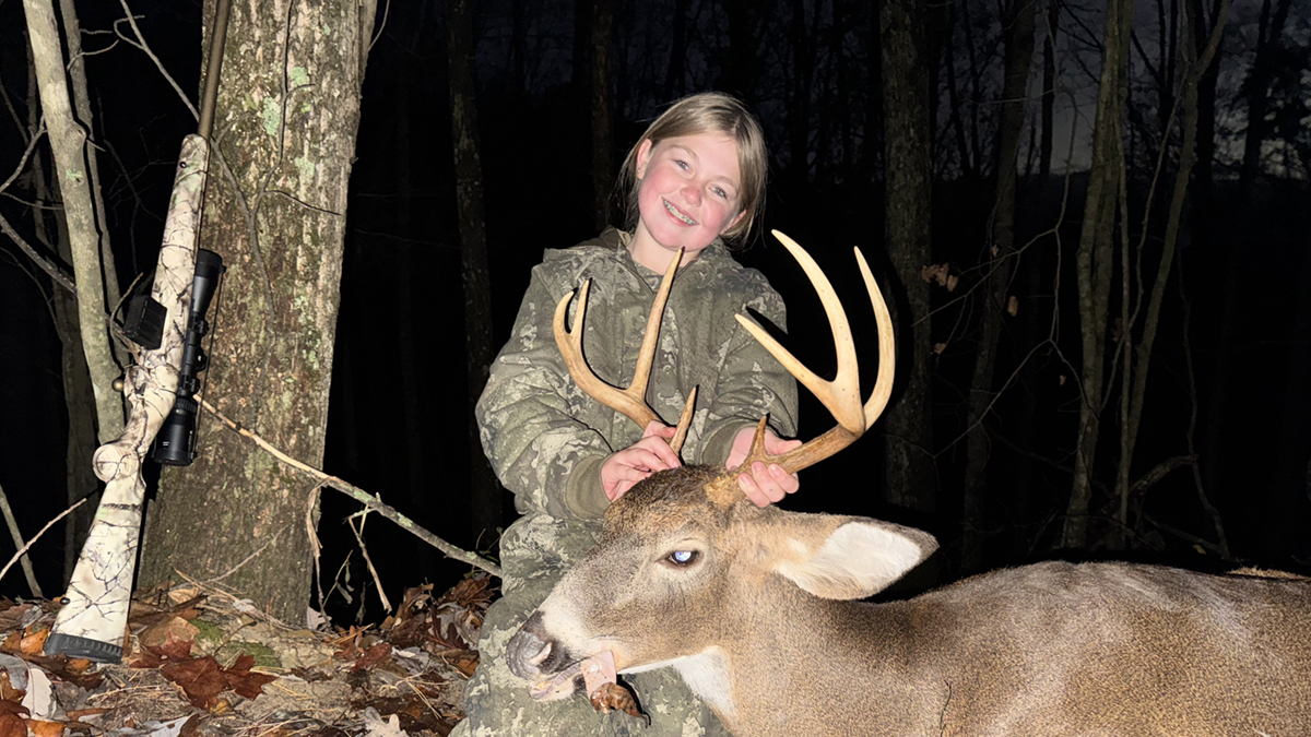 Hadley Duff tags 8-point buck in Martin County - The Mountain Citizen